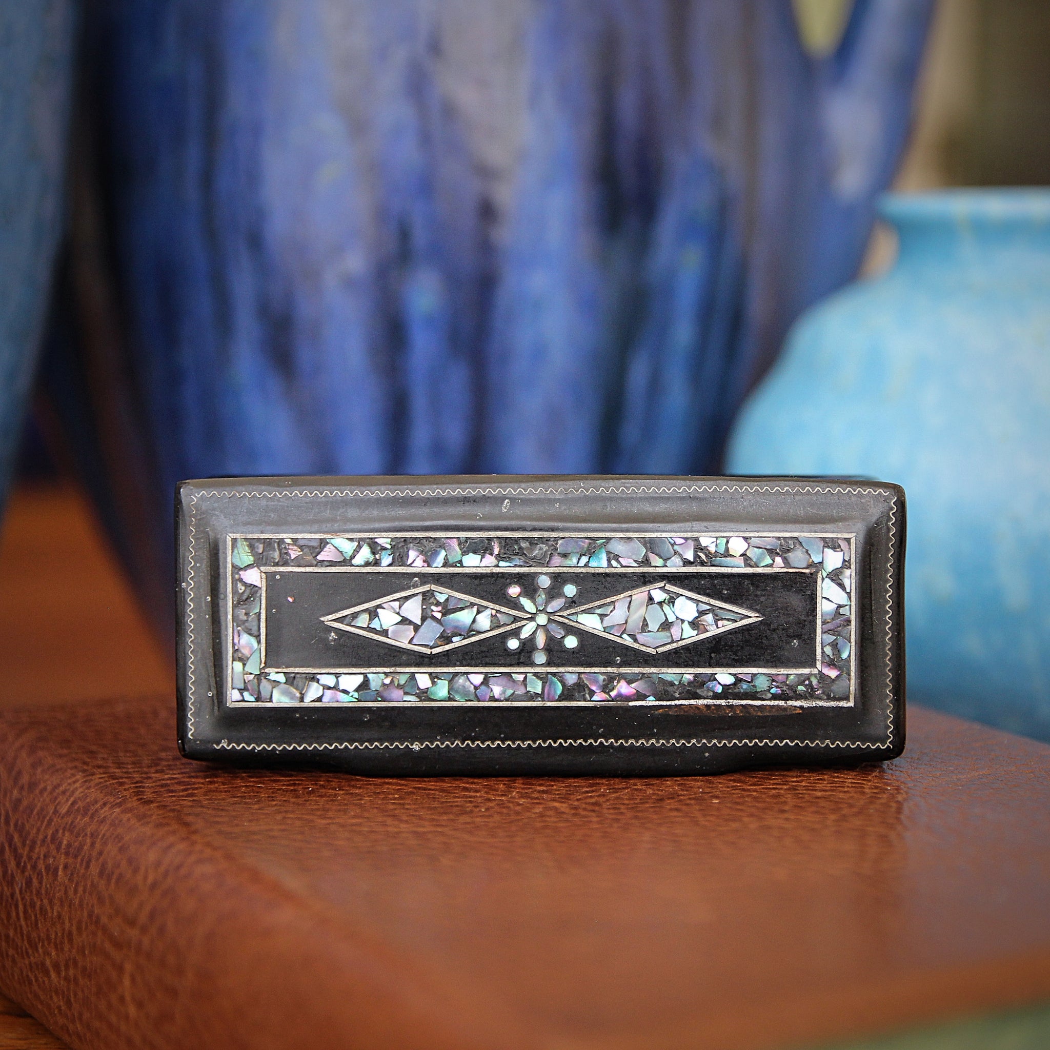 Victorian English Black-Lacquered Snuffbox with Abalone Terrazzo Inlay ...