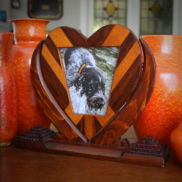 Tramp Art Heart-Form Photo Frame with Keystone Aperture – LEO Design, Ltd.